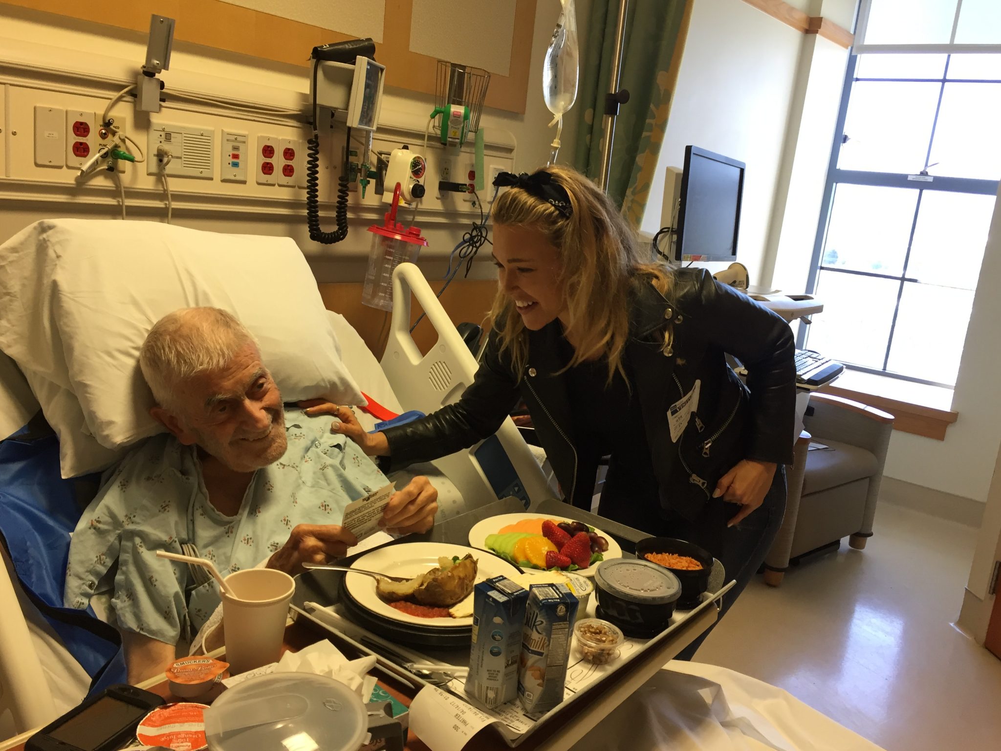 Rachel Platten Gives Patients At UCLA Medical Center Santa Monica A ...